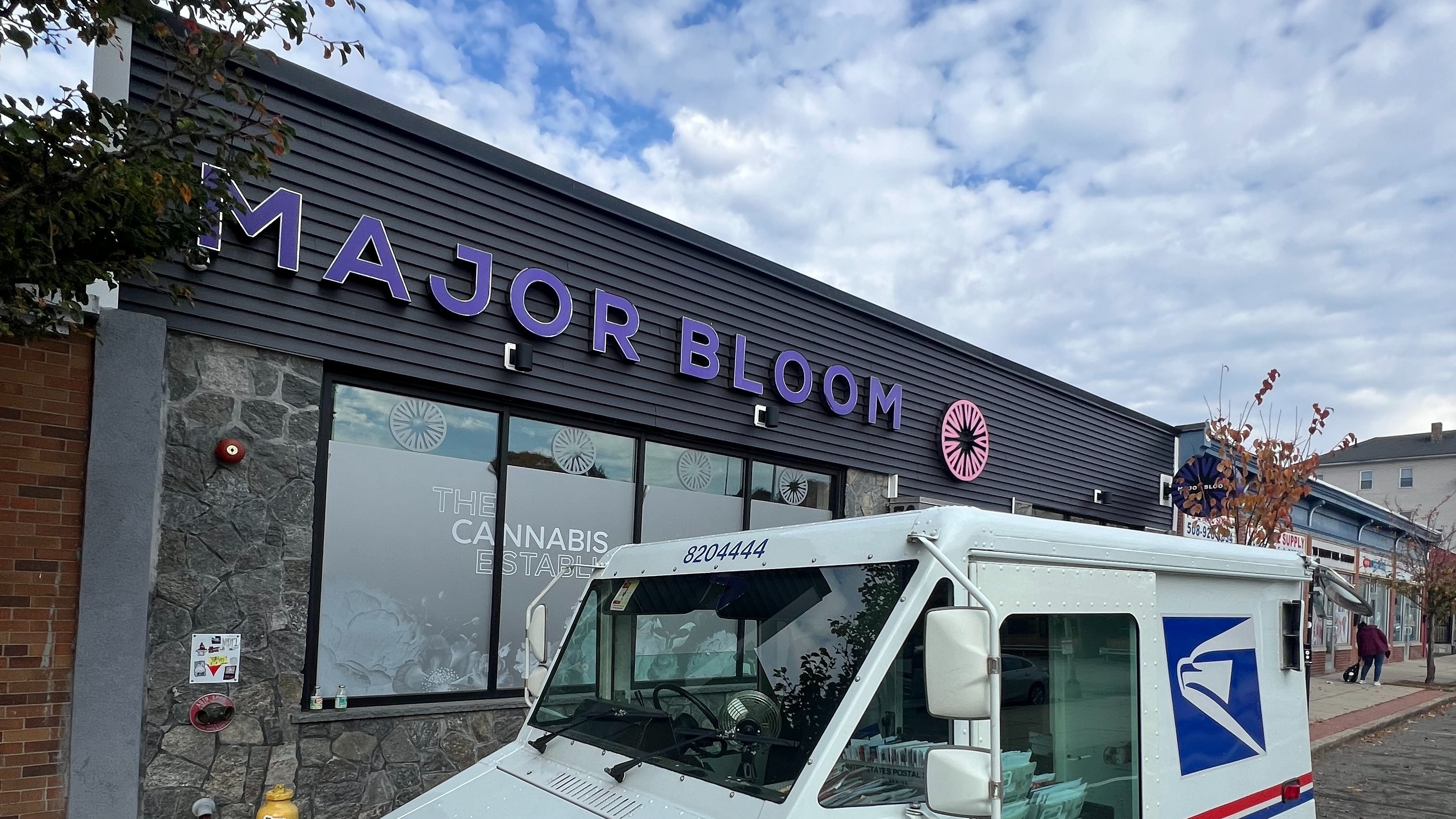 Major Bloom | Dispensary Menu, Reviews & Photos
