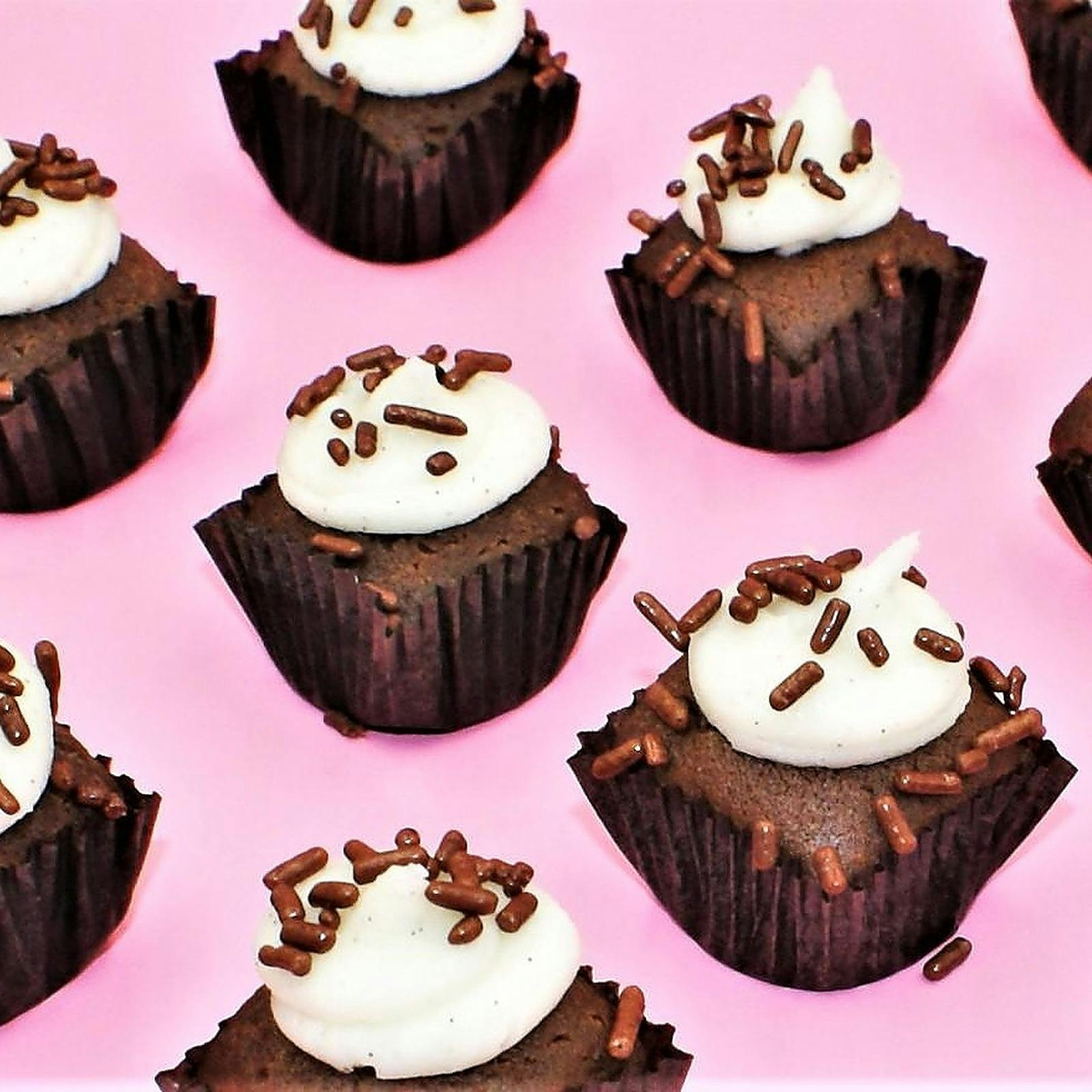 Jade & Jane: Chocolate & Vanilla Mini Cupcakes | Leafly