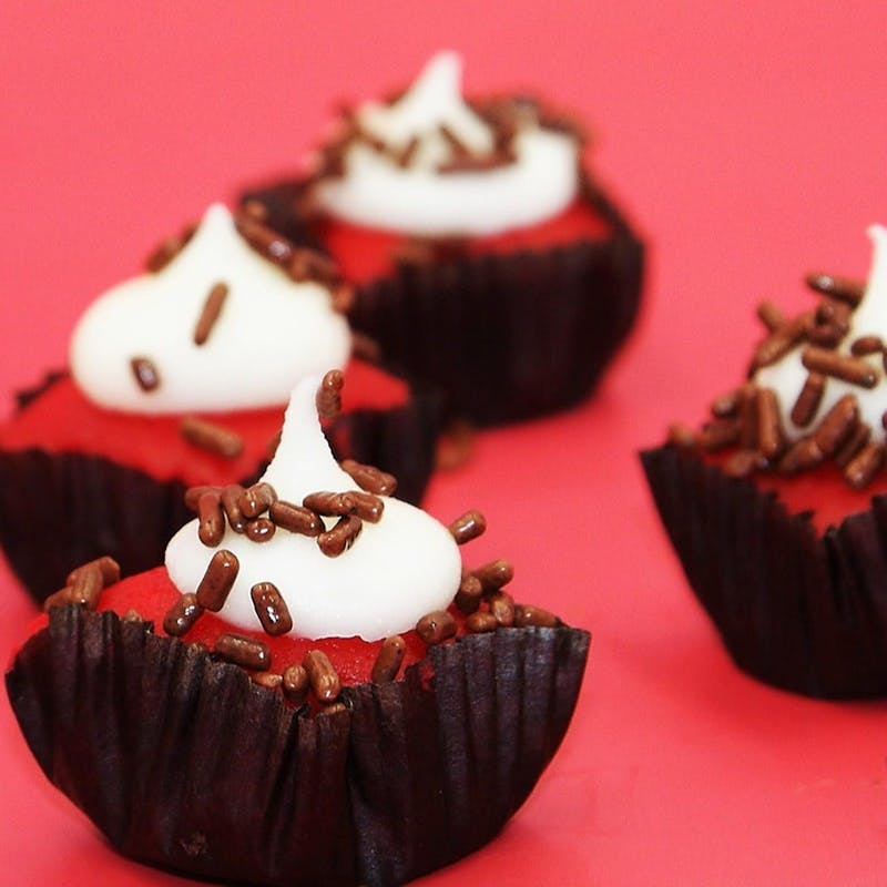 Jade & Jane: Mini Red Velvet Cream Cheese Cupcakes | Leafly