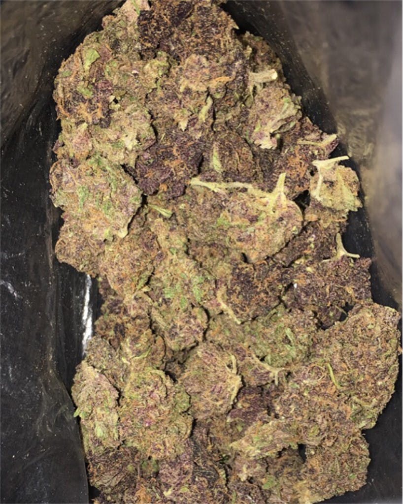 Photos of Black Mamba Weed Strain Buds | Leafly