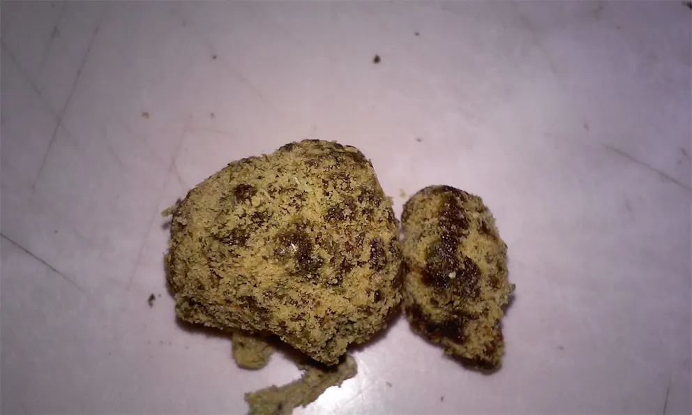Photos of Blue Moon Rocks Weed Strain Buds | Leafly