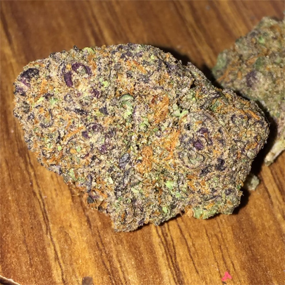 Photos of Dawg's Waltz Weed Strain Buds | Leafly