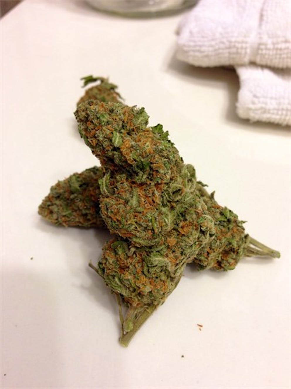 Photos of Sour Bubble Weed Strain Buds | Leafly