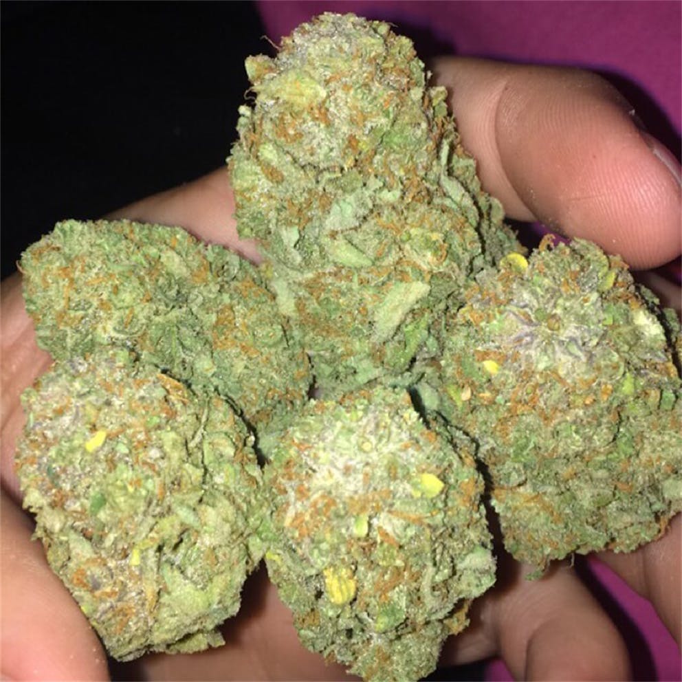 Photos of Superman OG Weed Strain Buds | Leafly