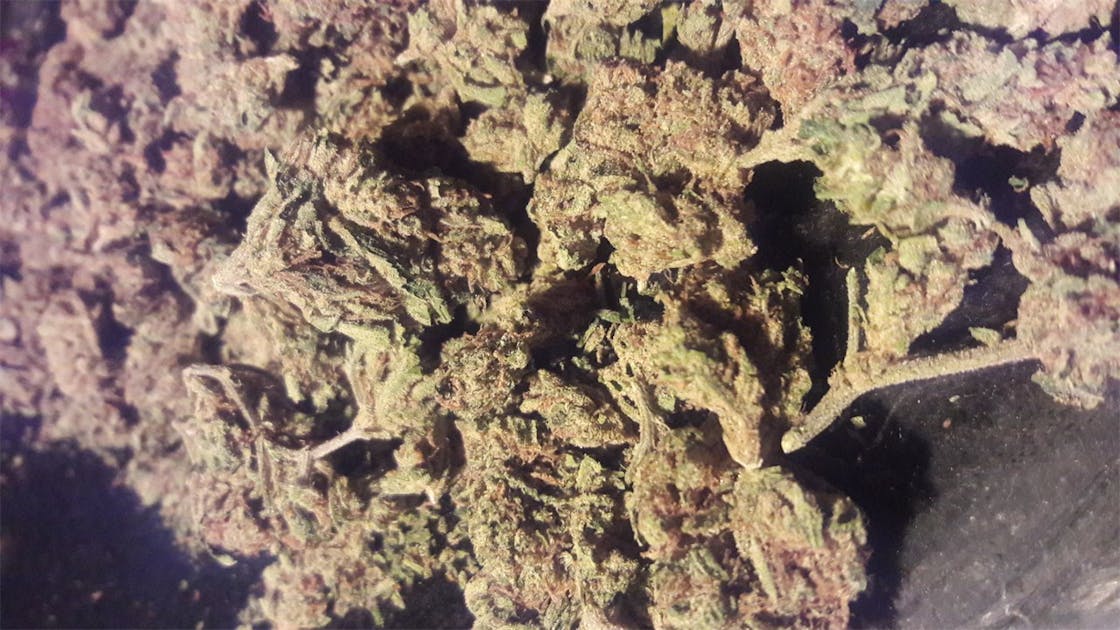 Photos of Superman OG Weed Strain Buds | Leafly