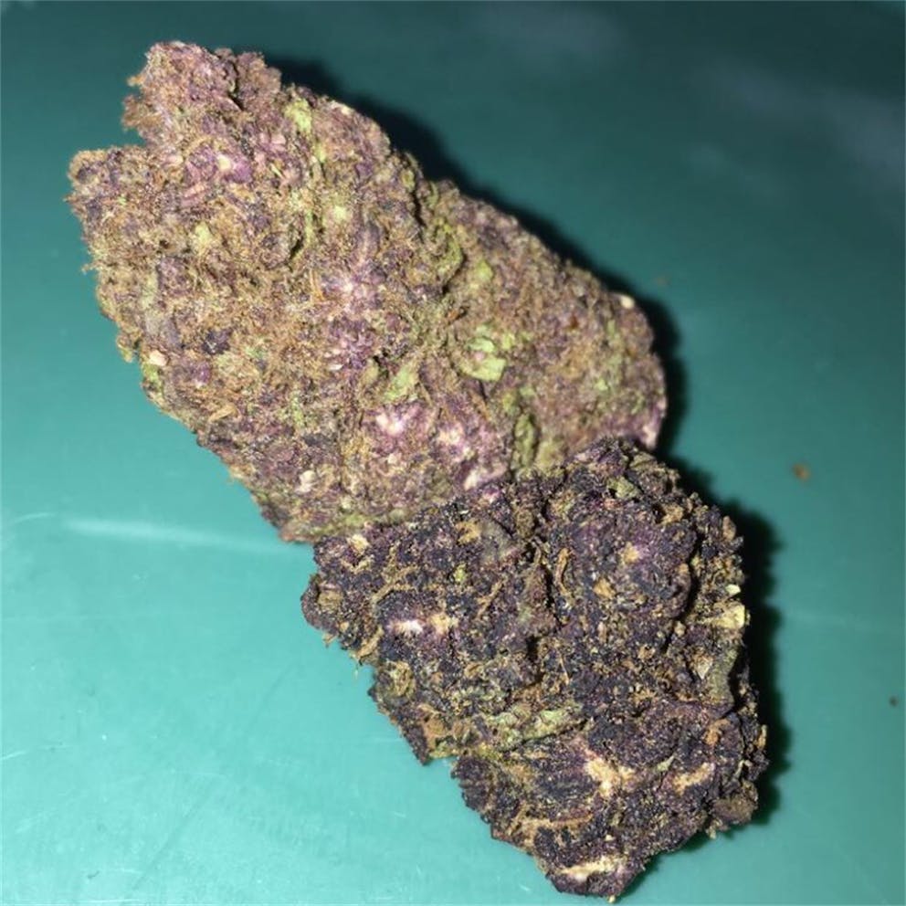 Photos of The Black Weed Strain Buds | Leafly